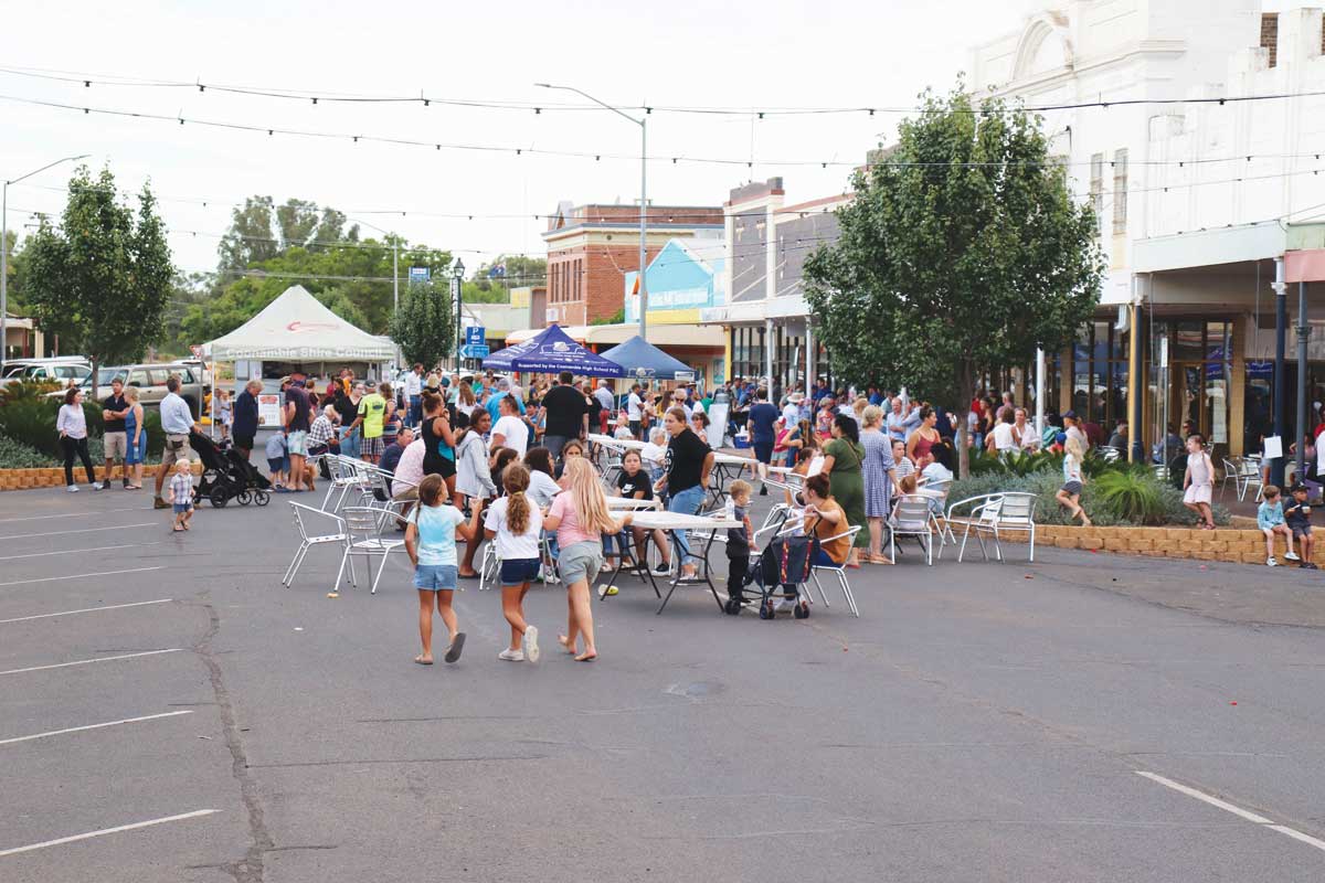 Coonamble comes out to eat in the street | The Coonamble Times