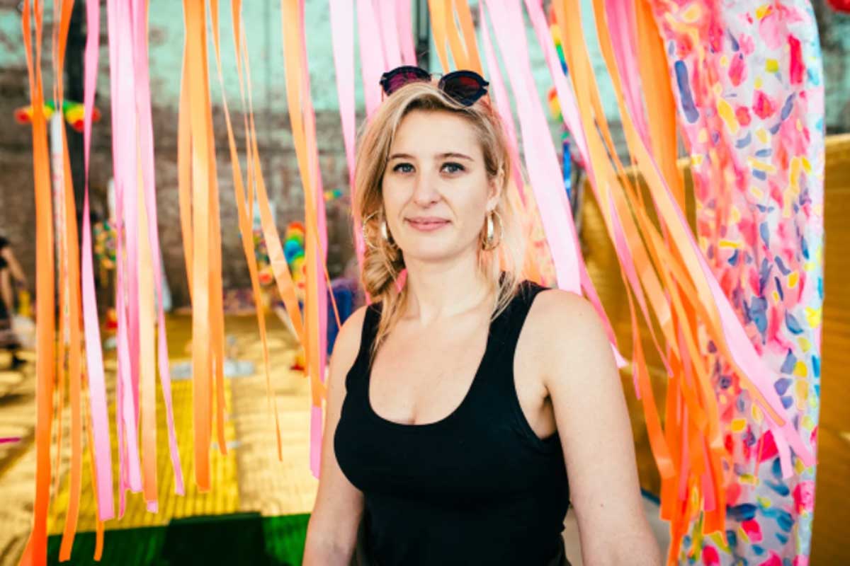 Nyngan's Rosie Deacon joins art icon Ken Done | The Coonamble Times