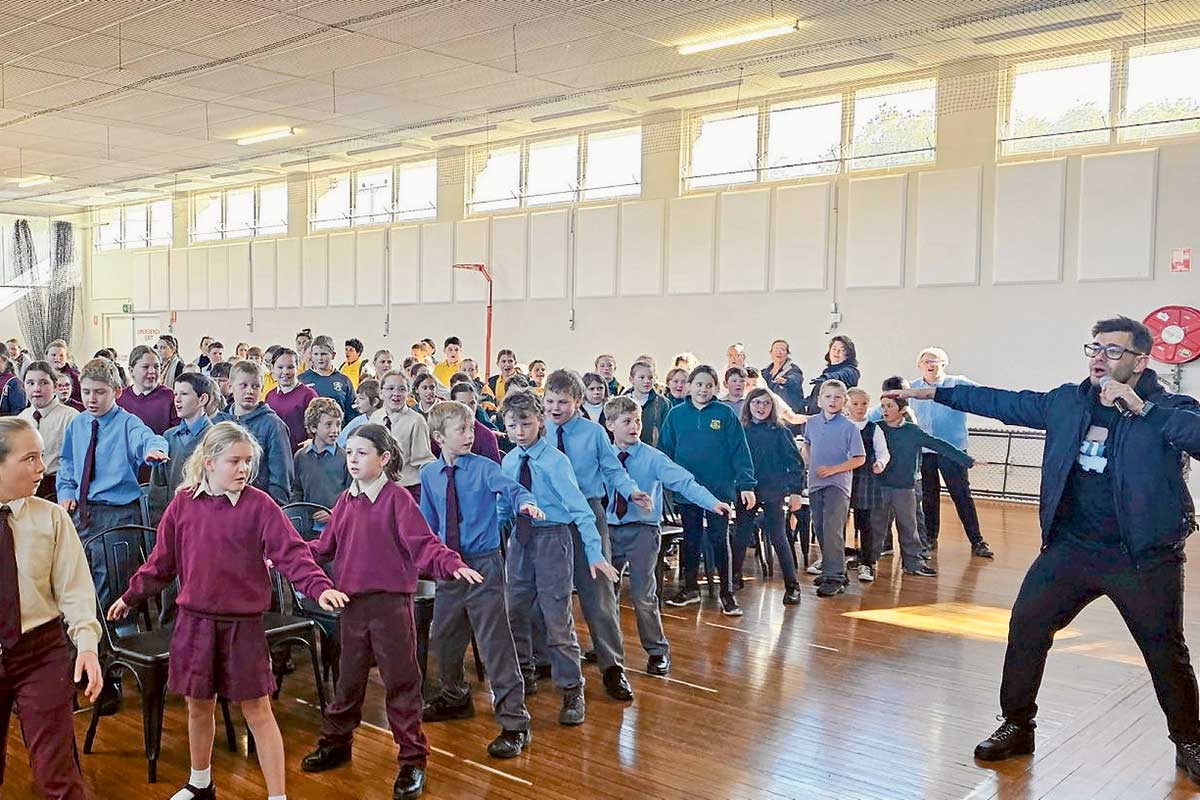 Singing priest shares messages of hope | The Coonamble Times