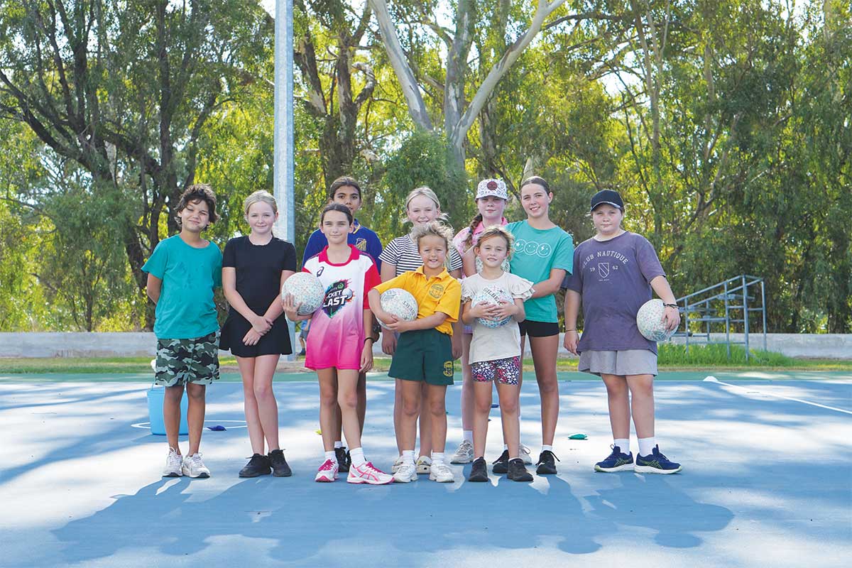 Juniors give netball a go | The Coonamble Times